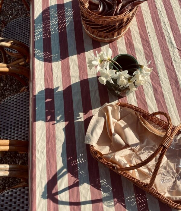 Randig duk i ljust gult och terrakotta