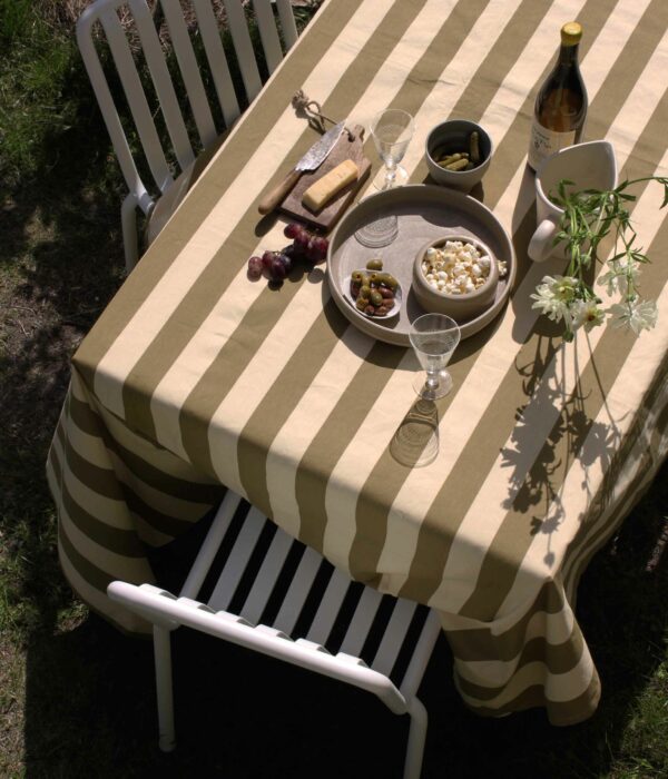 Randig duk i gult och olivgrönt