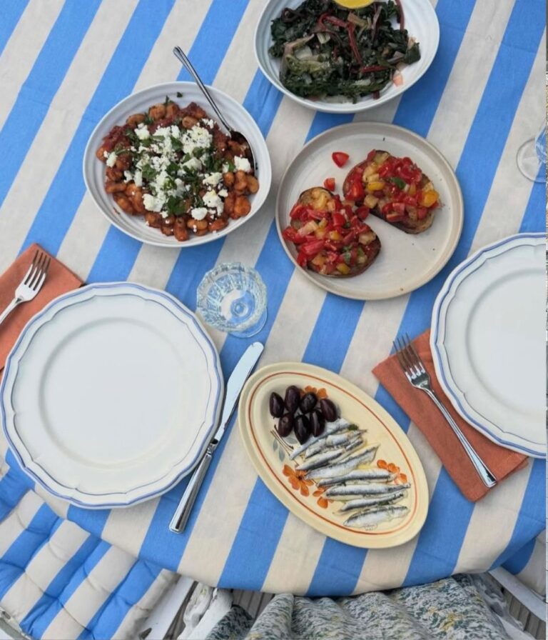 Randig duk i ljust gult och terrakotta